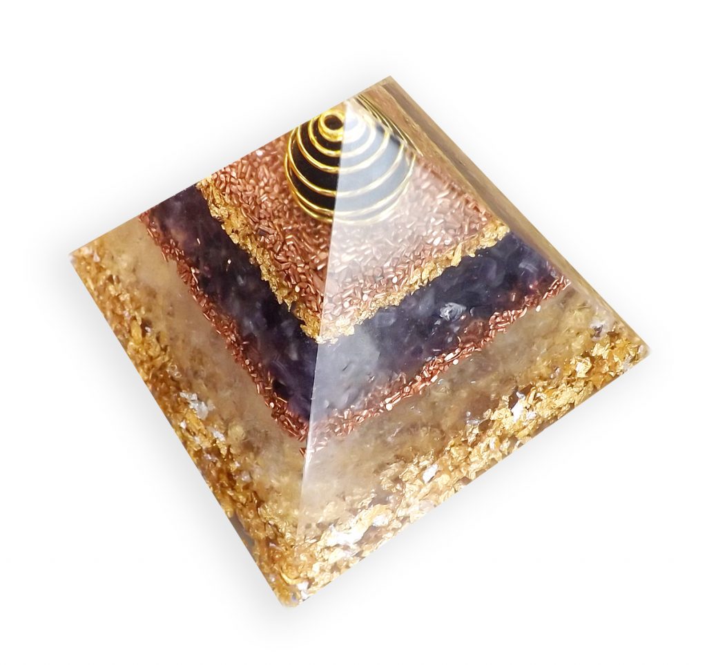 Große Orgonit Pyramide 12 x 12cm – mit Schungitkugel, Edelsteinen ...